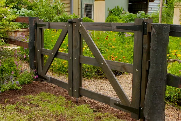 How to build a timber gate with a prefabricated metal frame | Better ...