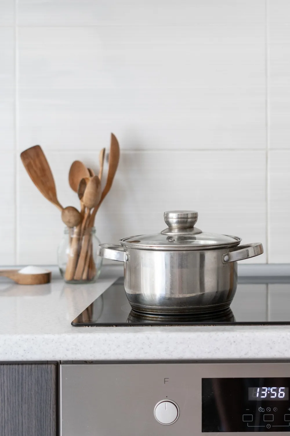 How to clean a burnt pot: 5 best burnt pan cleaning methods