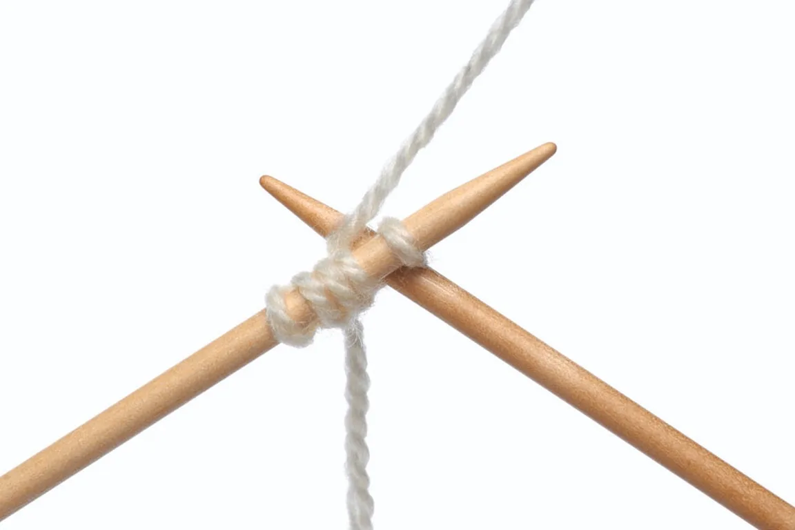 How to cast on knitting using the cable cast-on method