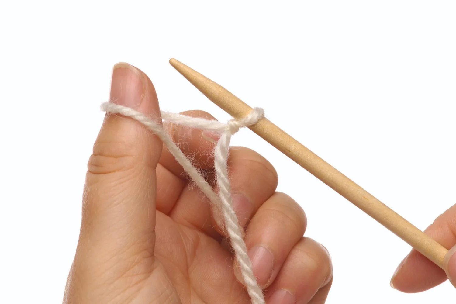 How to cast on knitting using the thumb cast-on method