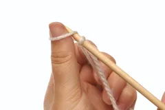 How to cast on knitting using the thumb cast-on method