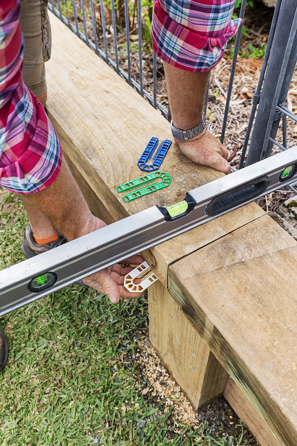 How to install a pool fence | Better Homes & Gardens Australia