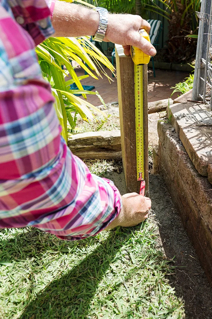 How to install a pool fence | Better Homes & Gardens Australia