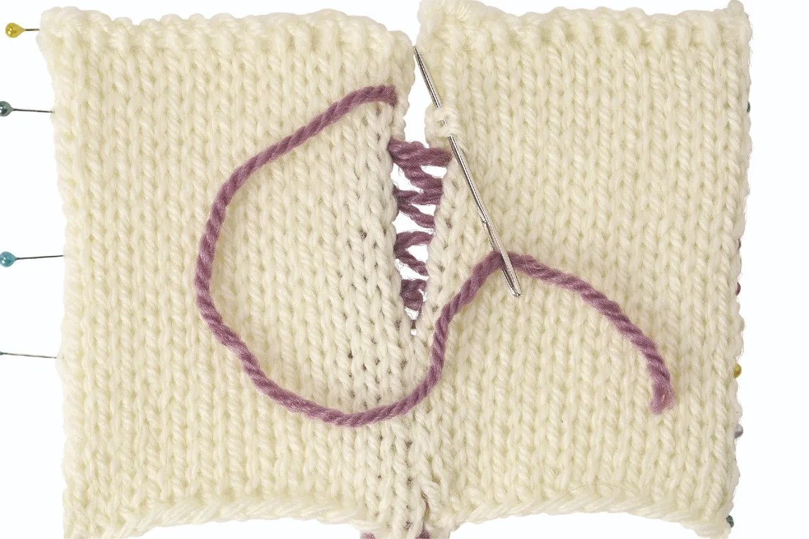 Mattress stitch: how to join knitted pieces together