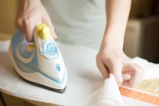 How to Clean an Iron Plate: Easy 5-Minute Hack