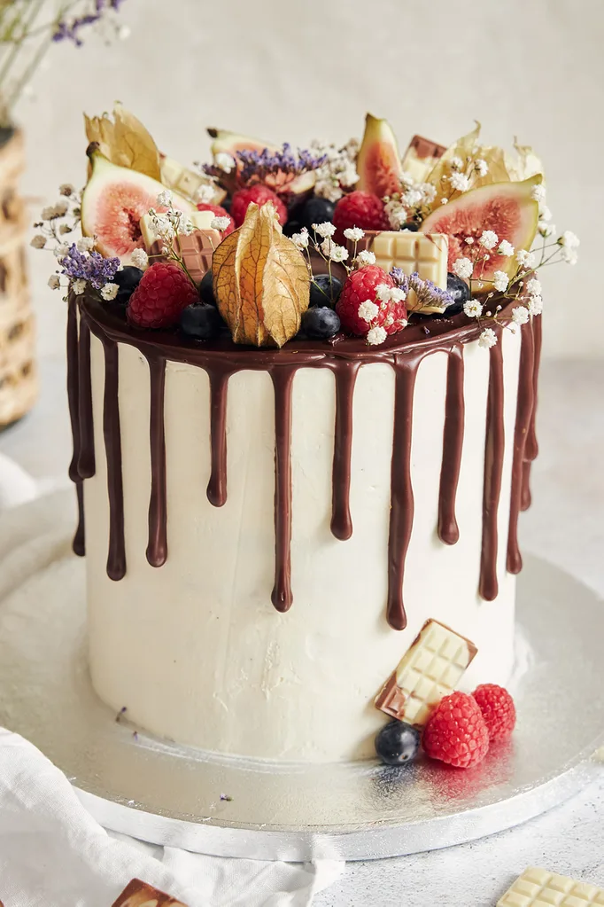 This nifty tip is all you need to know to make an epic drip cake ...