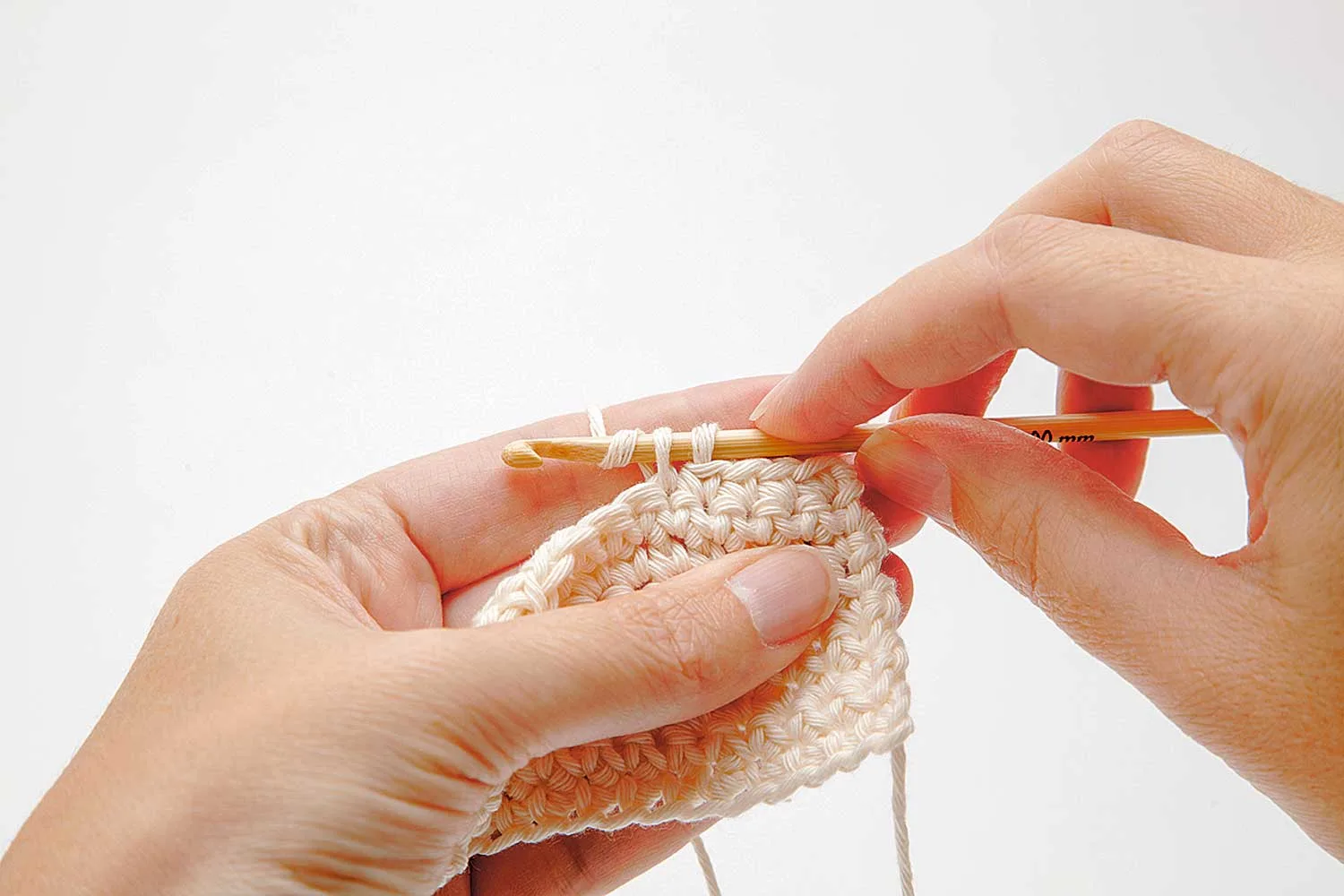 How To Double Crochet (DC): Step-By-Step-Instructions For Beginners ...