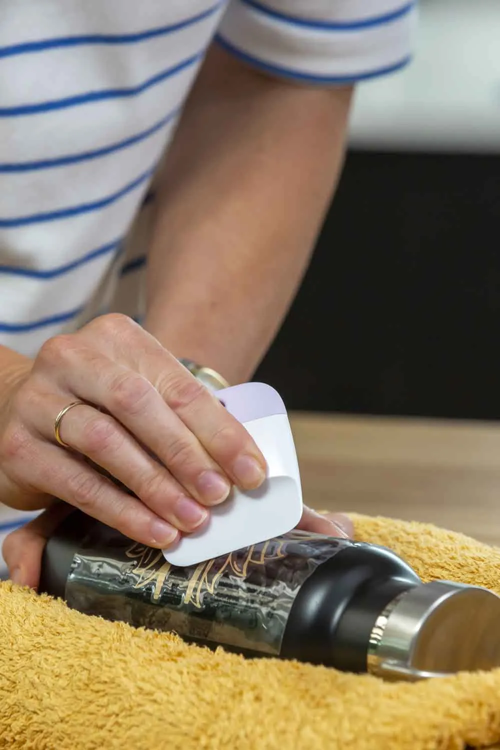 How to personalise a drink bottle with Cricut