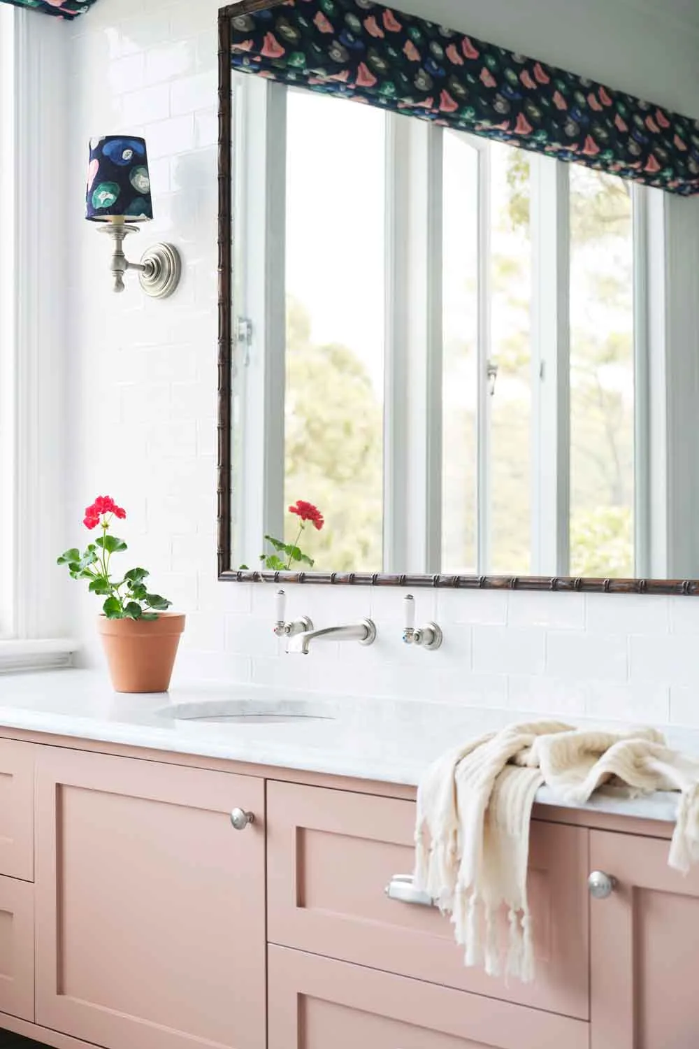 How to clean a mirror for a perfect streak-free finish