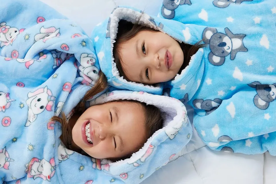 7 Best Kids Oodies And Hooded Blankets For Winter 2023