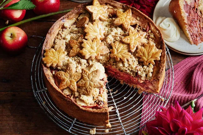 Apple And Raspberry Crumble Recipe Recipe - Better Homes & Gardens ...