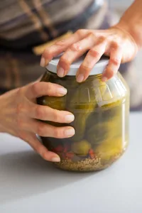 How to open a jar: the easiest hack to try