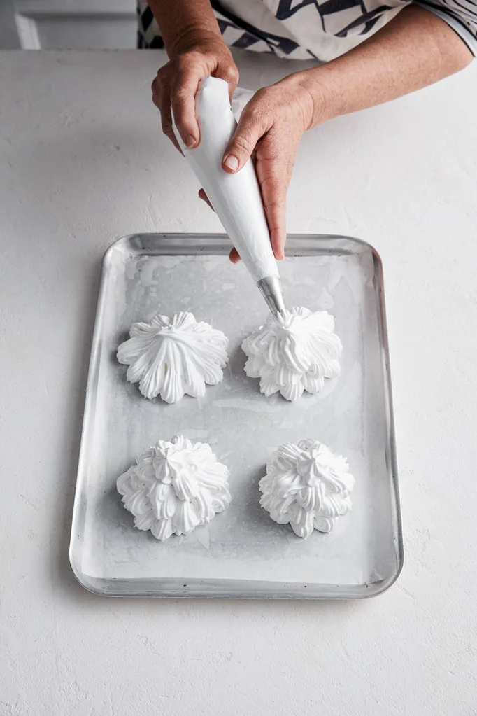 Mini Pavlova Christmas Tree Recipe Recipe - Better Homes & Gardens ...