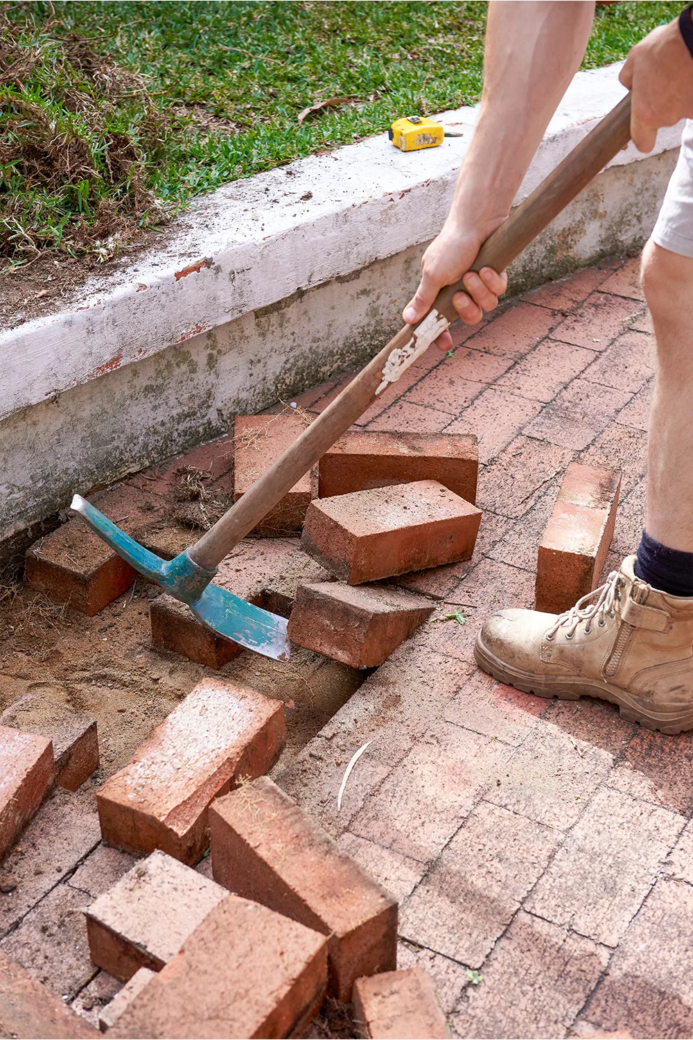 How to create a garden bed between pavers