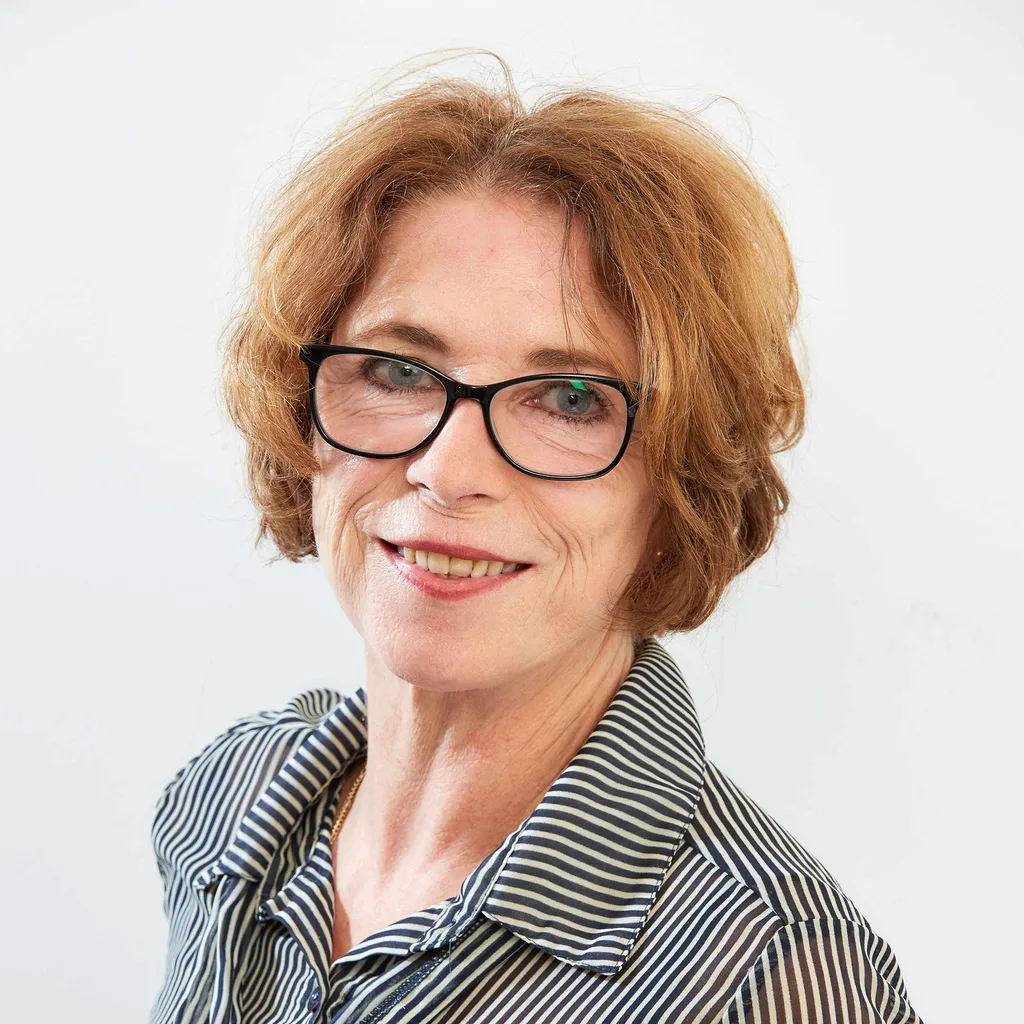 How to plant bare root roses | Better Homes & Gardens Australia