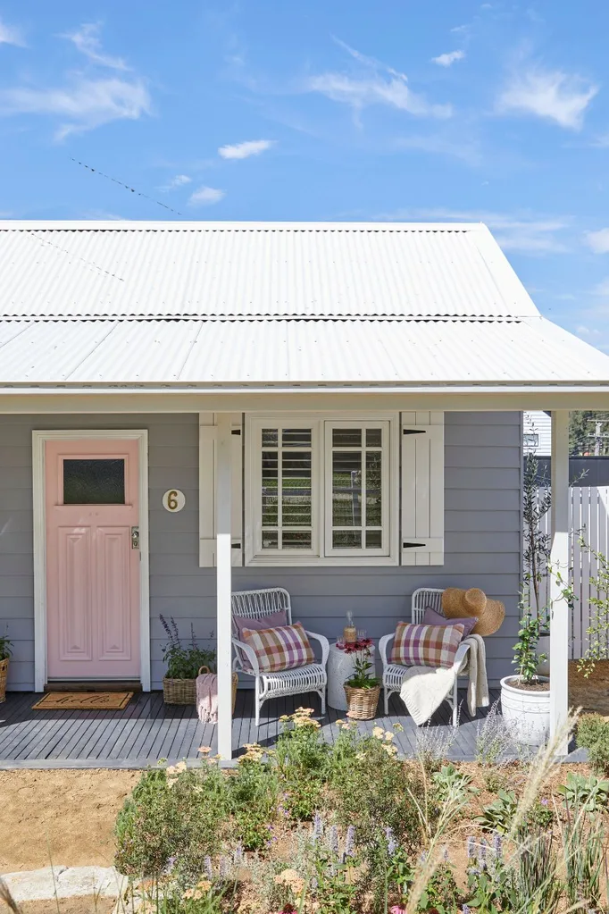 Australian cottage garden featuring native plants