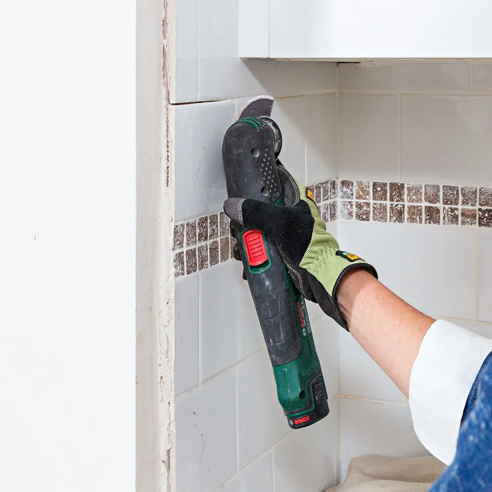 How to repair broken tiles in the kitchen, laundry or bathroom | Better ...