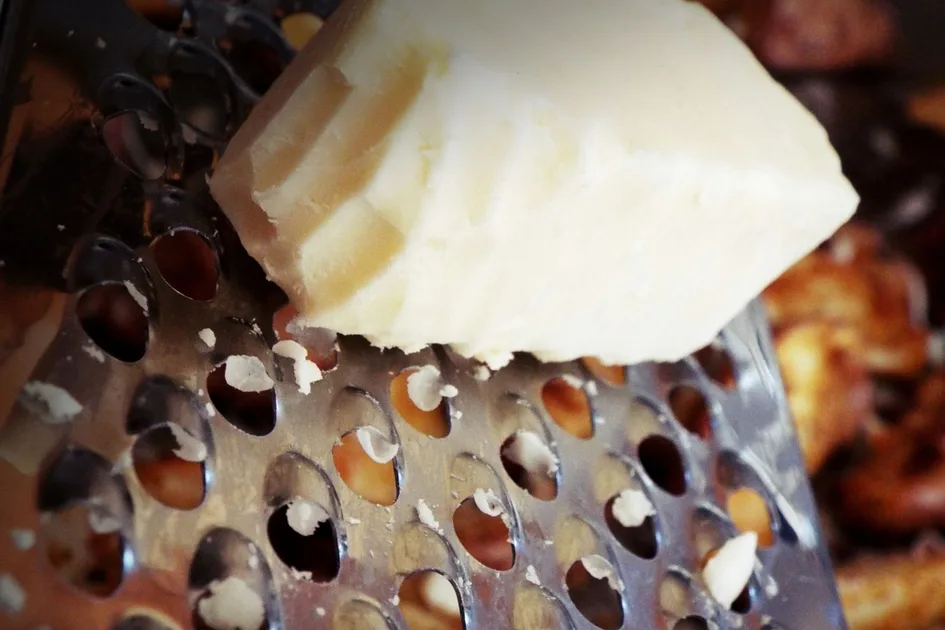 This handy video shows the RIGHT way to gate cheese | that's life!