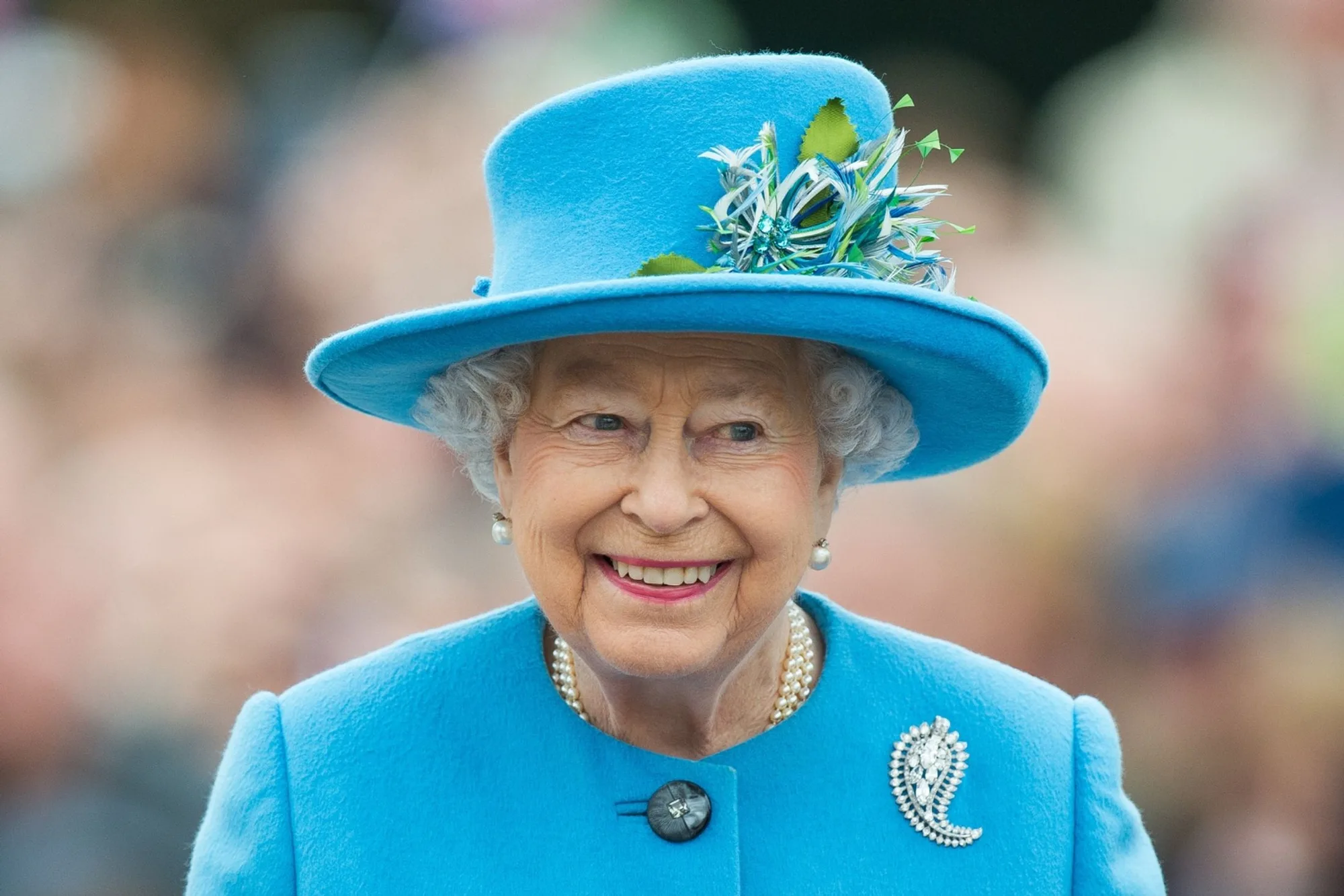 Where does Queen Elizabeth live and the British royal family live ...