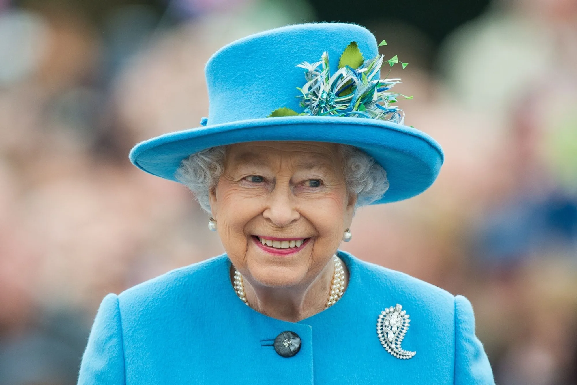 Queen Elizabeth posts on Instagram first time ever royal family social ...
