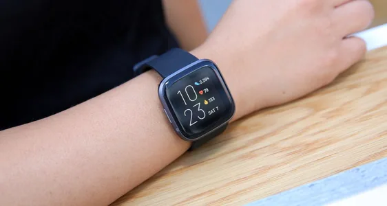 Man suffers third-degree burns after Fitbit explodes on his wrist ...