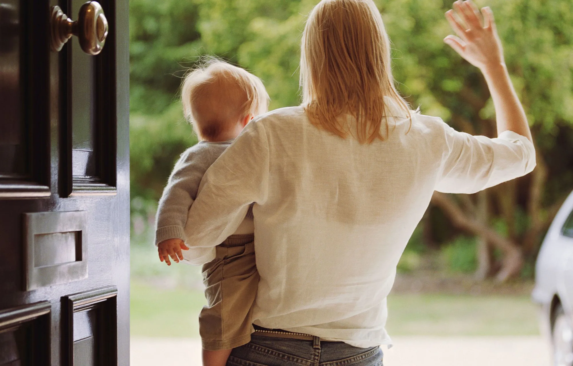 Why you carry your baby on the left side of your body | that's life!