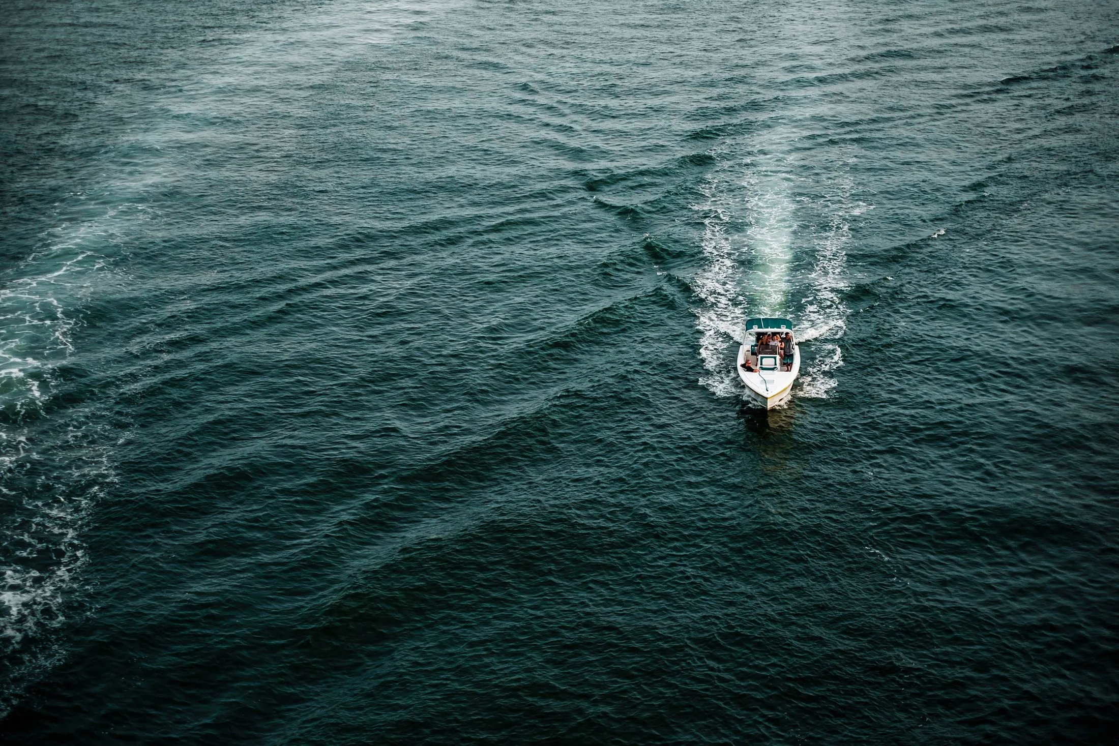 Mum drowns in tragic boating accident, saves daughter | that's life!