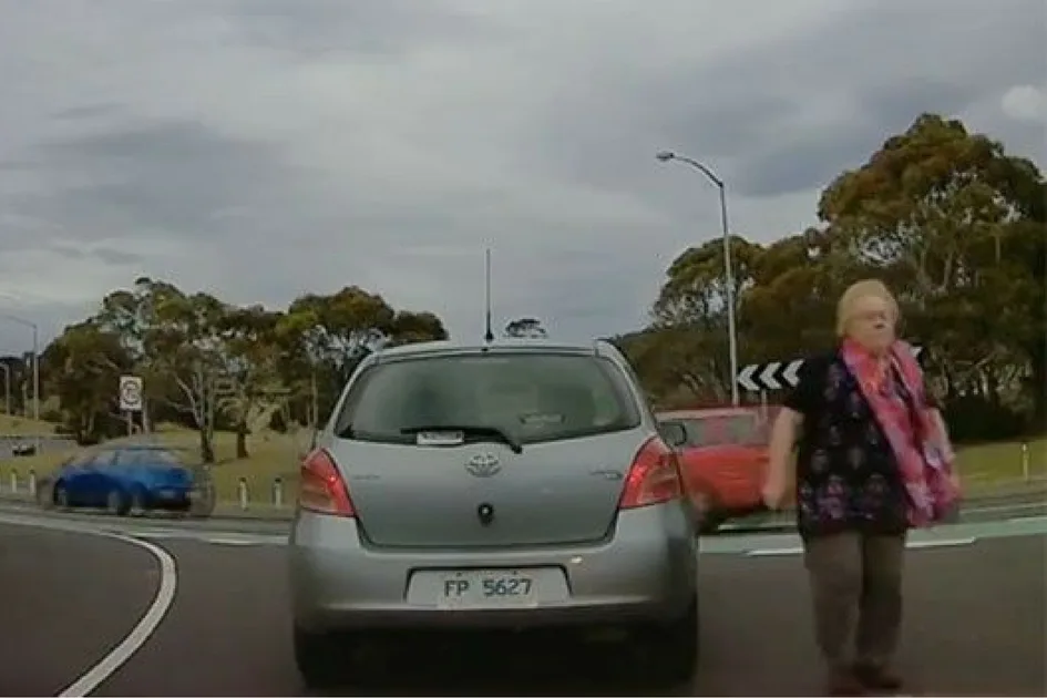 Elderly woman stops to congratulate p-plate driver for 'not being a ...