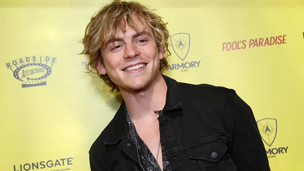 Does Ross Lynch have a new girlfriend? Here's what we know - WHO