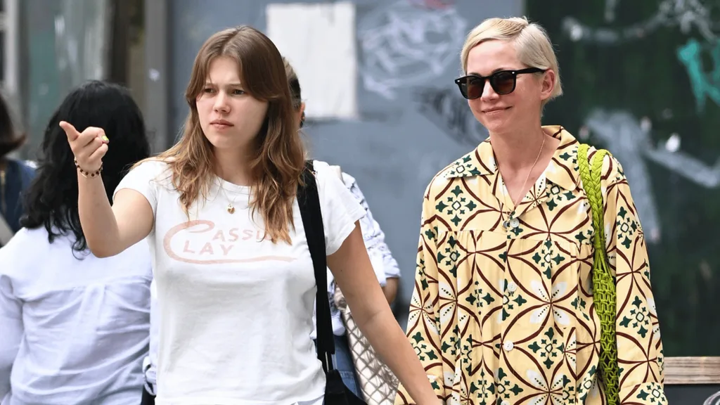 Michelle William's enjoys girls day out with daughter Matilda Ledger - WHO