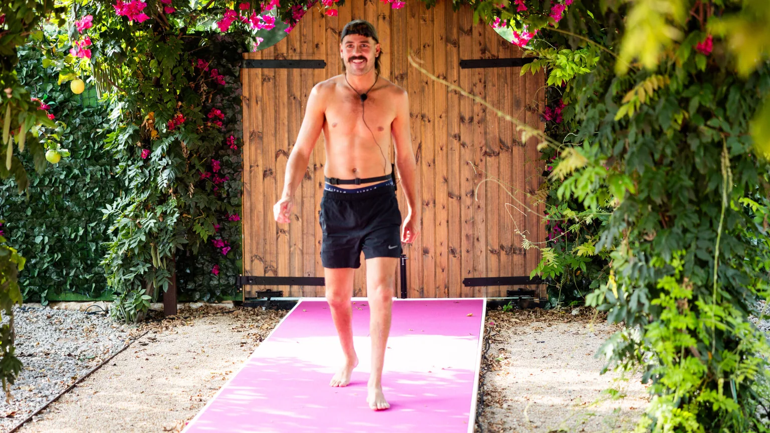 Love Island Australia: Meet Tommy the resident ‘egg man’ - WHO