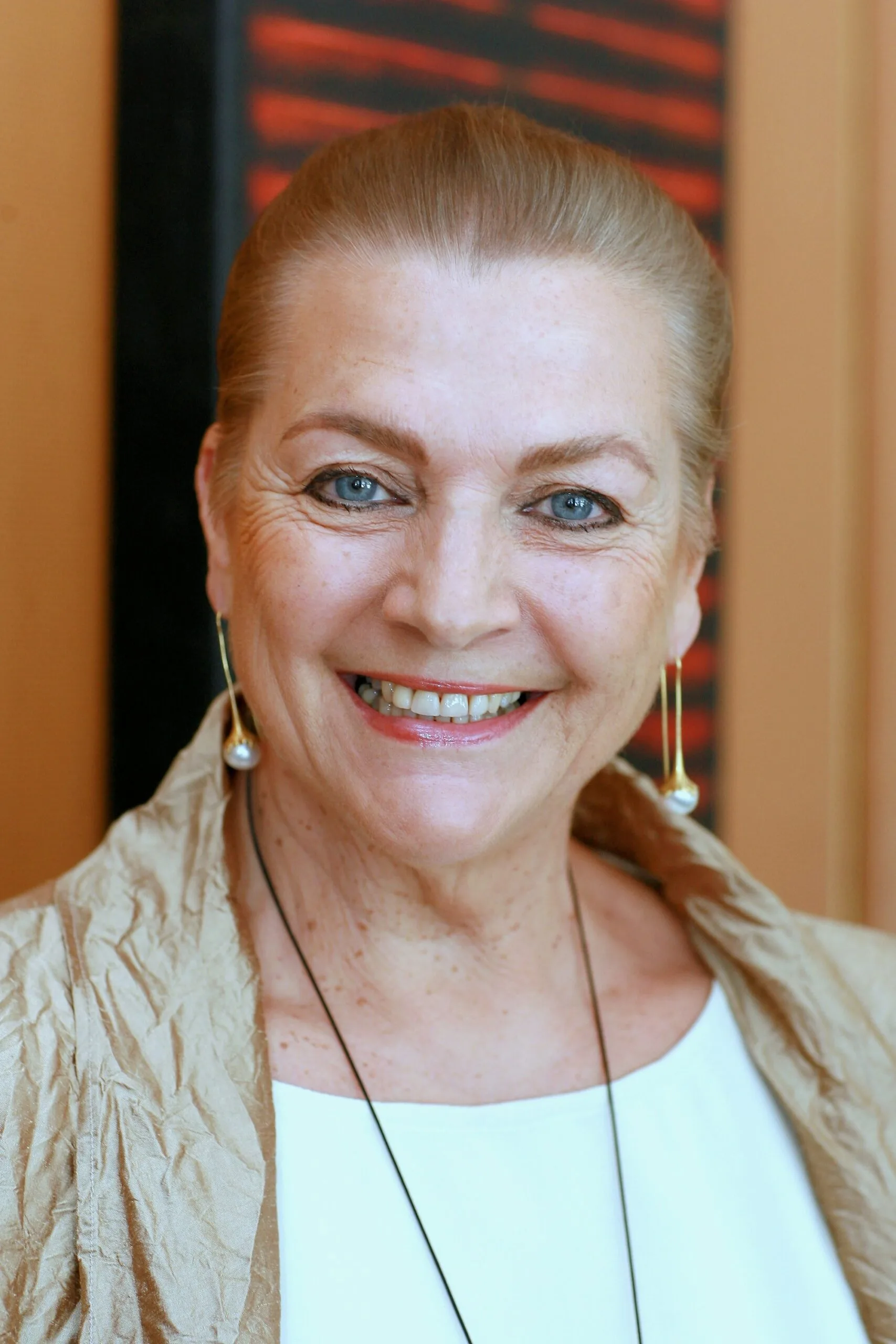 Beloved Australian icon Maggie Tabberer dies at 87 - WHO