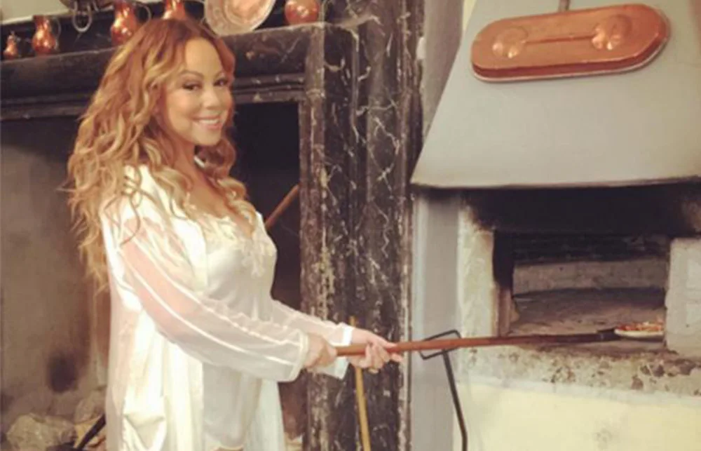 Mariah Carey Cooks Pizza in Her Lingerie - WHO
