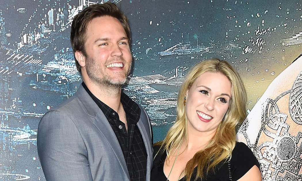 Scott Porter reveals he and his wife are expecting a girl | WHO