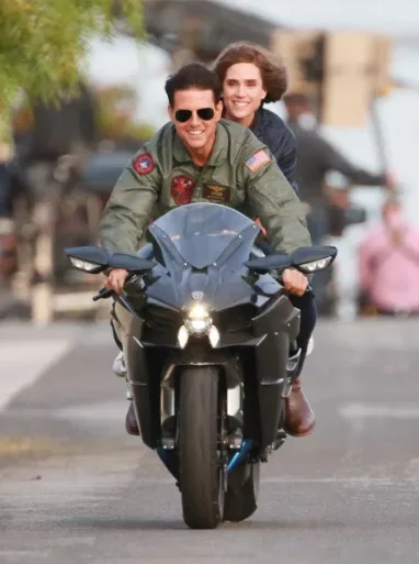 Tom Cruise recreates Top Gun motorcycle scene | WHO