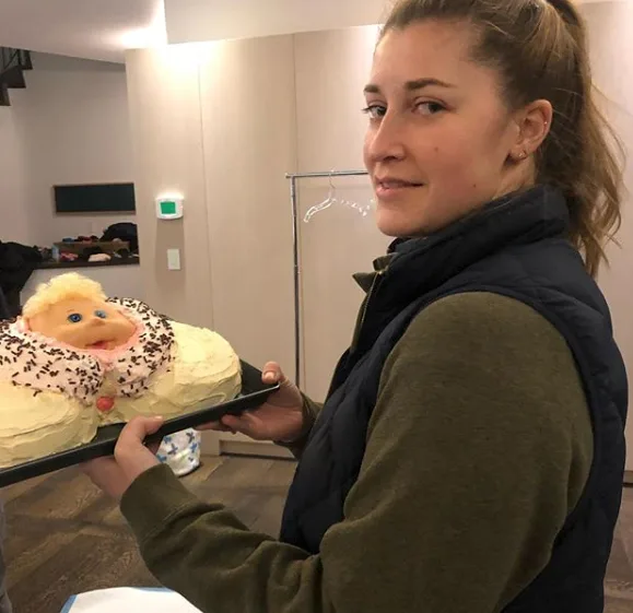 Amy Schumer just received the most graphic and rude baby cake of all ...