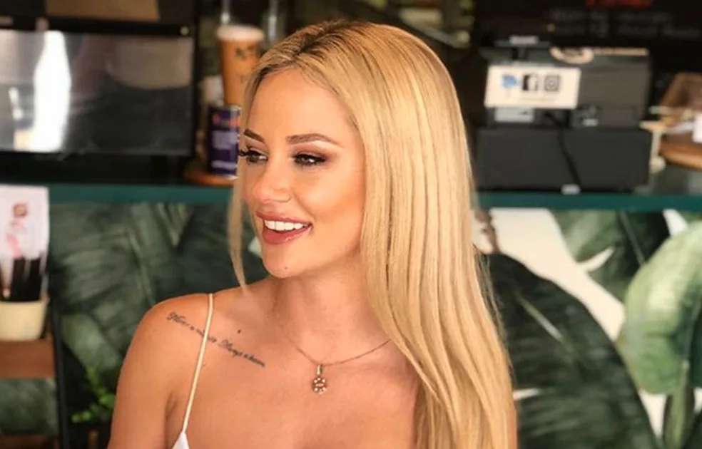 MAFS Jessika Power's extreme smile before porcelain veneers | WHO