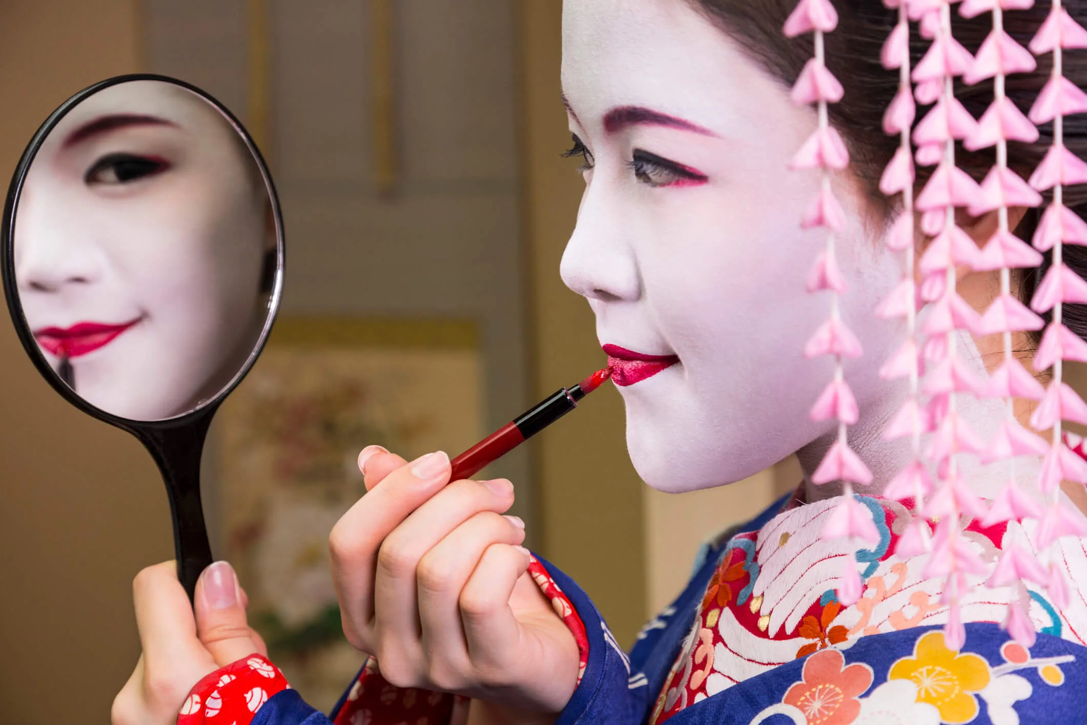 Geisha Girl: Facts & Secrets of the Japanese Geisha | WHO
