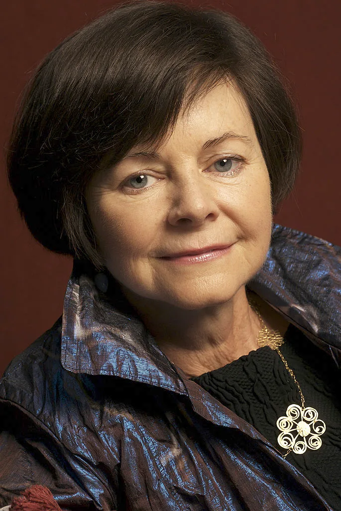 Australian Female Authors: 12 Best Aussie Women Writers | WHO