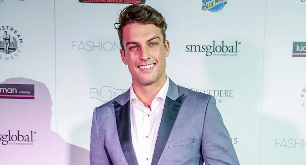 Australian Survivor: Rohan sacrifices his idol to Phoebe | WHO