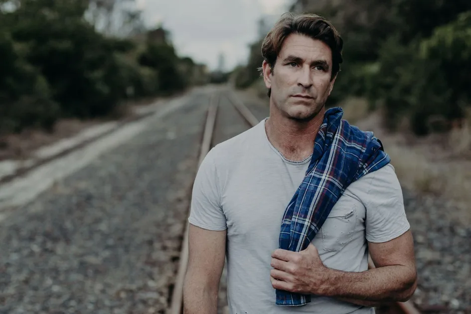 EXCLUSIVE FIRST LOOK: Pete Murray's new video - WHO