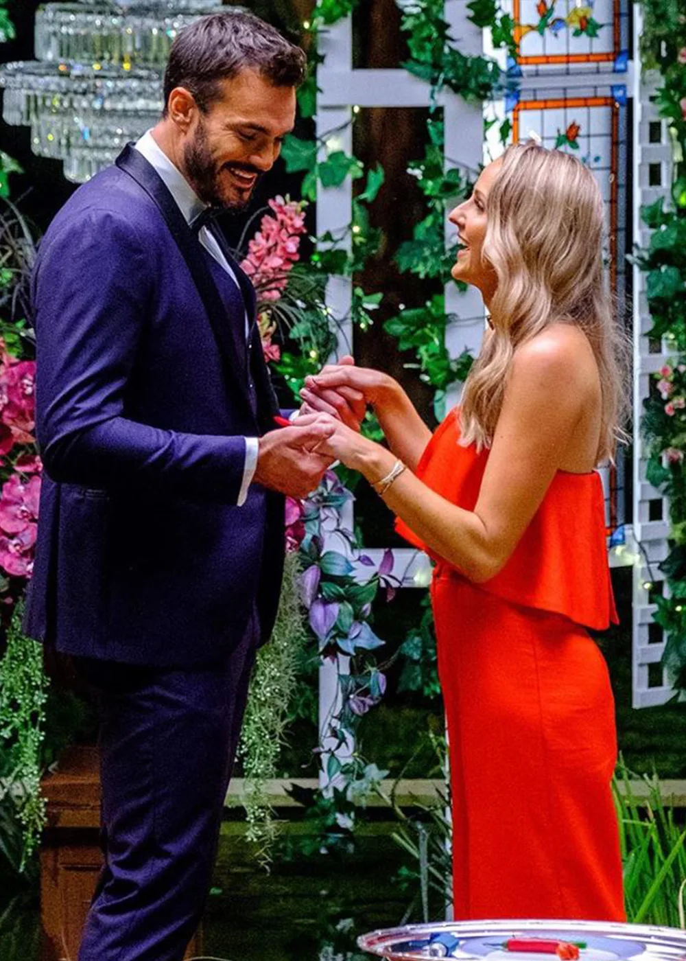The Bachelor's Izzy spills on her iconic laugh | WHO