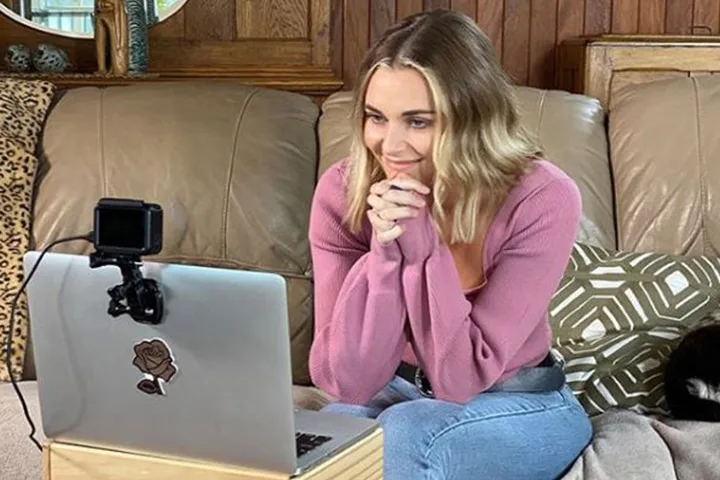 The Bachelor's Nicole debuts new boyfriend | WHO