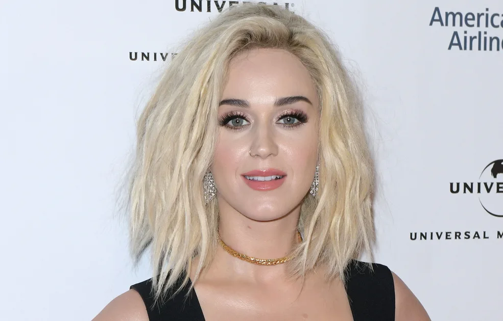 Katy Perry debuts dramatic hair transformation | WHO