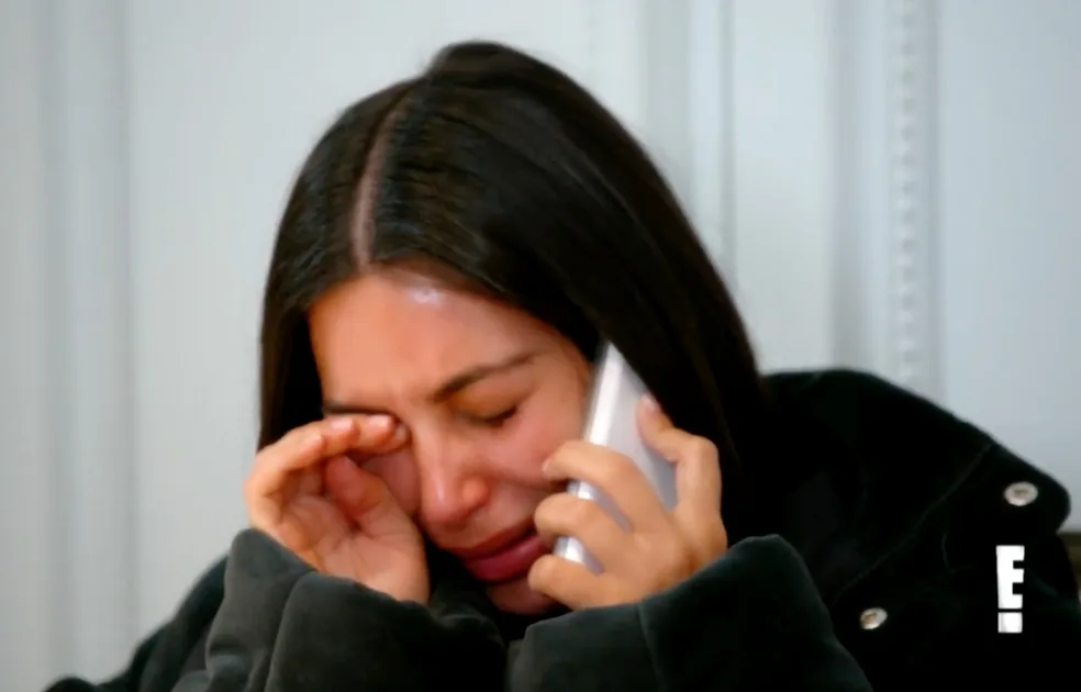 Kim Kardashian Breaks Down in Tears | WHO