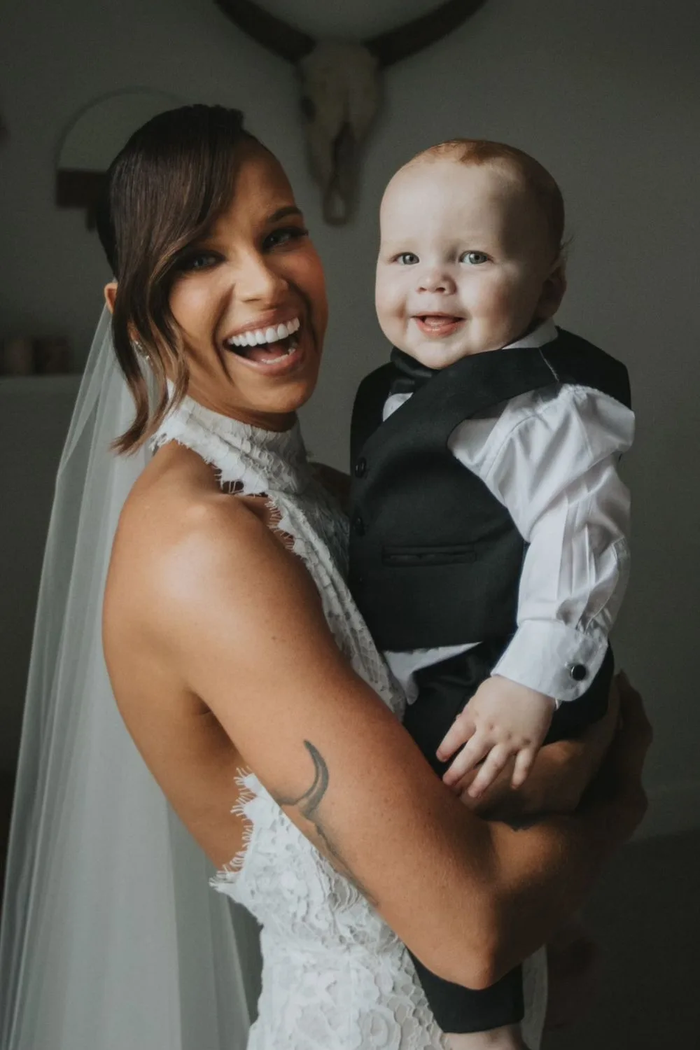 Neighbours star Bonnie Anderson: See her wedding day photos | WHO