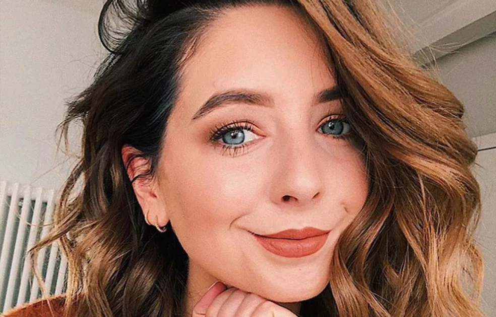Fans think Zoe Sugg had a boob job | Girlfriend