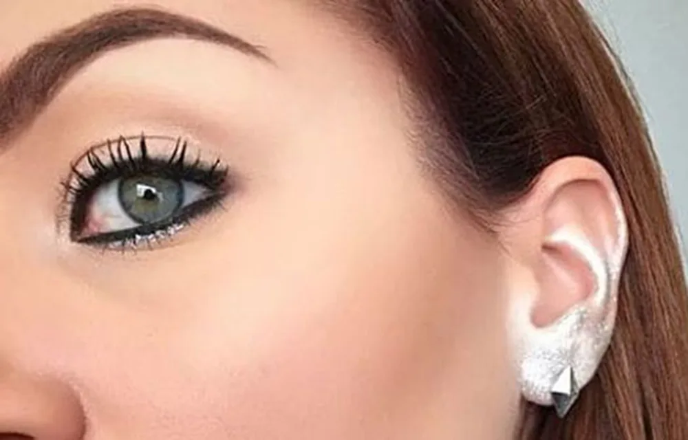 Ear Makeup Is The Latest Beauty Trend Taking Over Your Insta-Feed ...