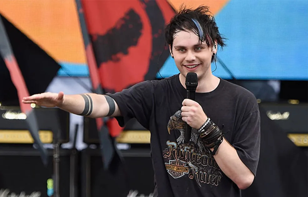 5SOS’ Michael FINALLY Explains What Happened With Abigail Breslin ...