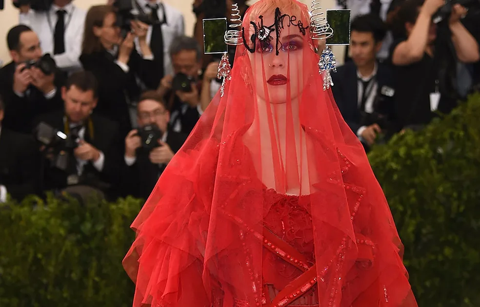 Katy Perry posts inappropriate photo on Instagram | Girlfriend